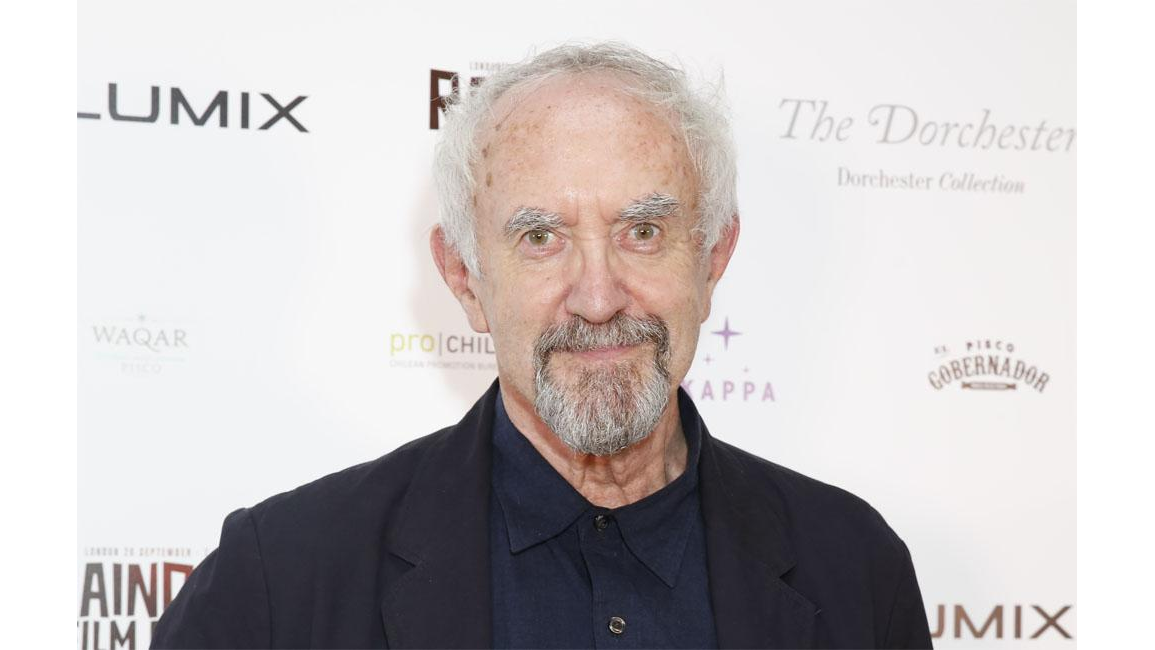 Jonathan Pryce's kids joke he looks like Pope Francis - 8days
