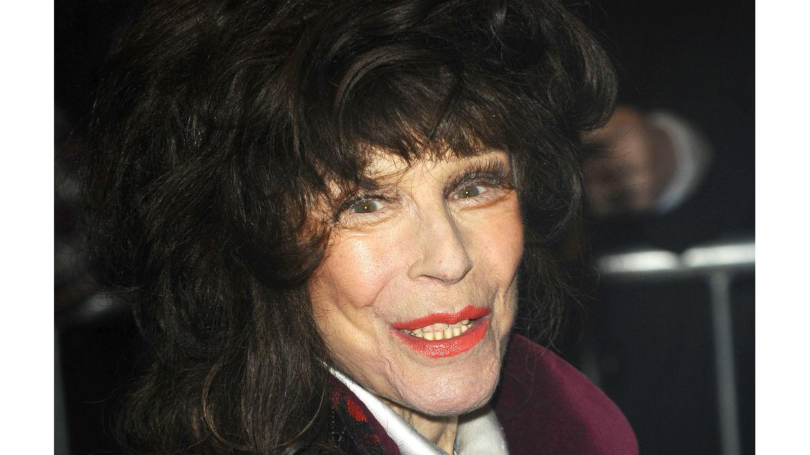 Fenella Fielding dead at 90 - 8days