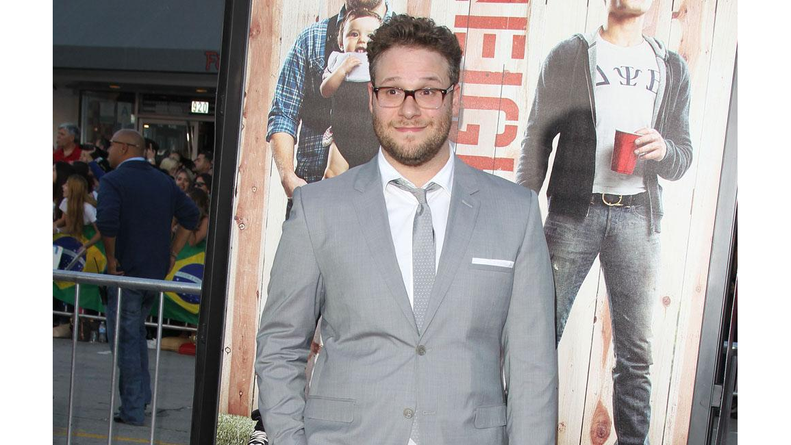 Seth Rogen's 'horrible' wardrobe malfunction - 8 Days