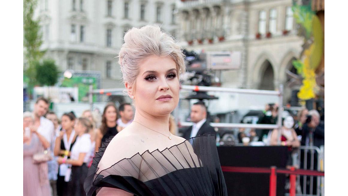 Kelly Osbourne fights to stay sober - 8days