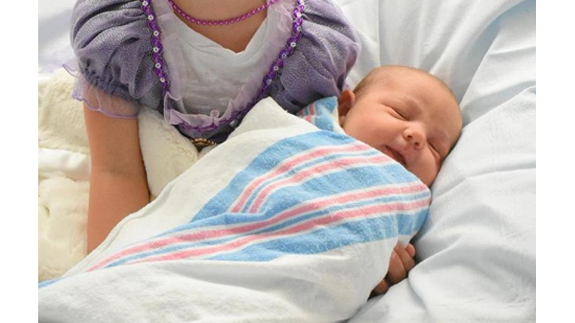 Haylie Duff welcomes second daughter - 8days