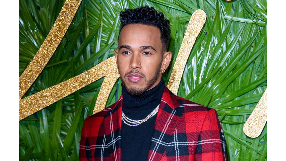 Lewis Hamilton uses dating app - 8days