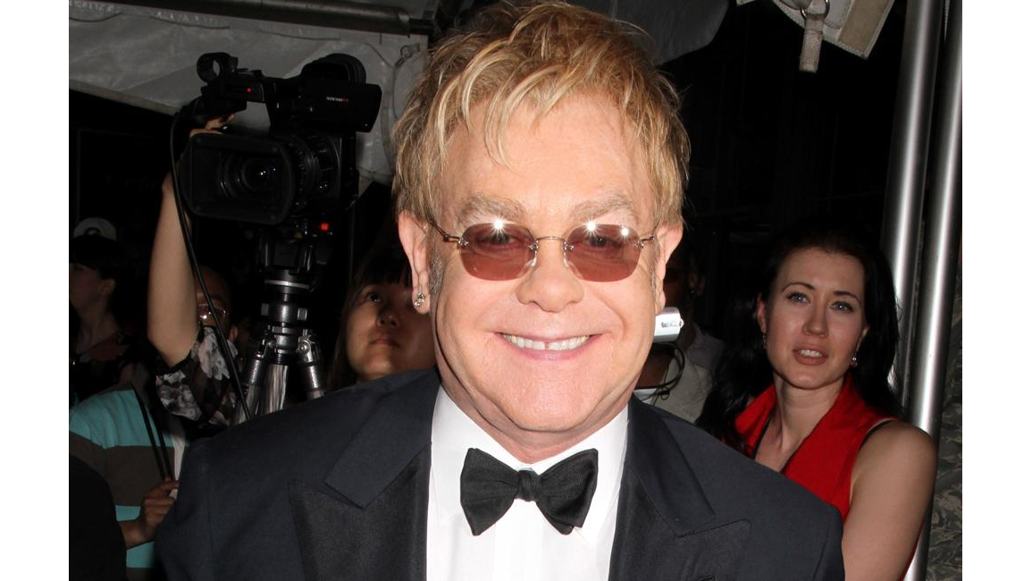 Elton John praises passionate Prince Harry - 8days