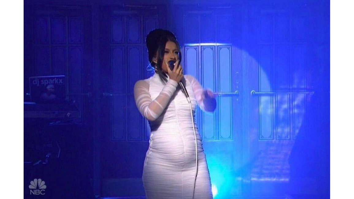 Cardi B shows off baby bump - 8 Days