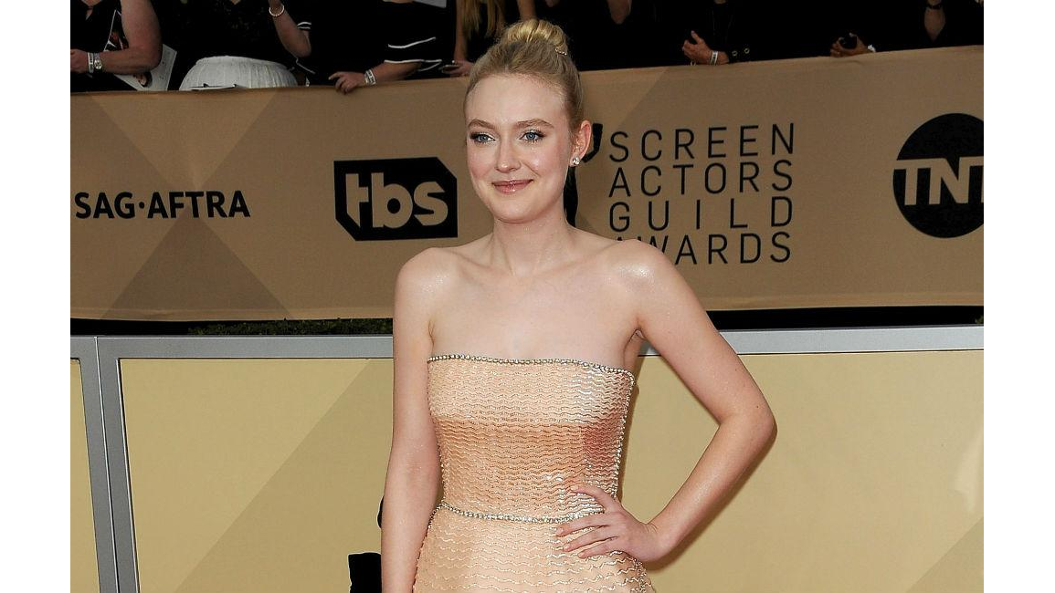 Dakota Fanning's anxiety struggle - 8 Days