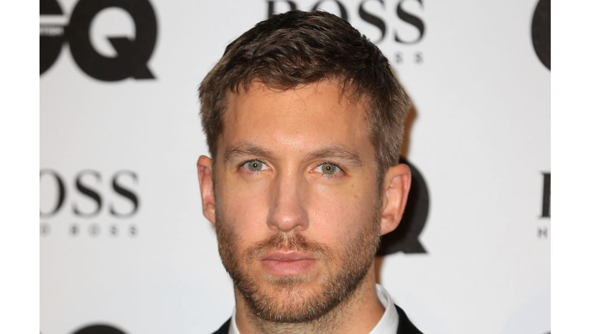 Calvin Harris sneaks British fans into shows - 8days