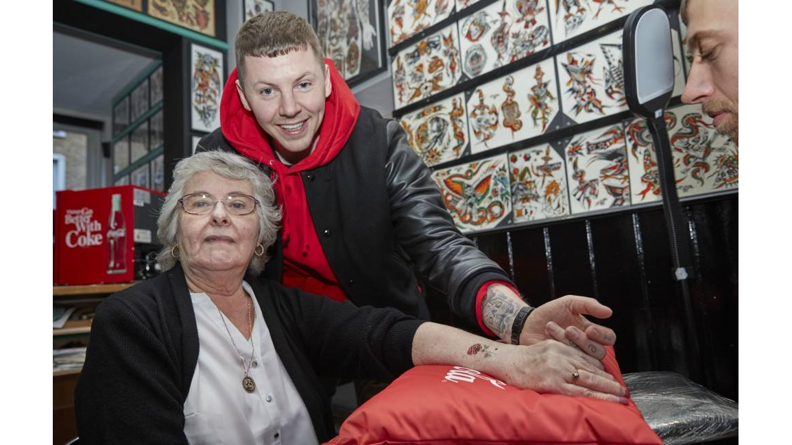 Professor Green opens OAP tattoo parlour - 8 Days