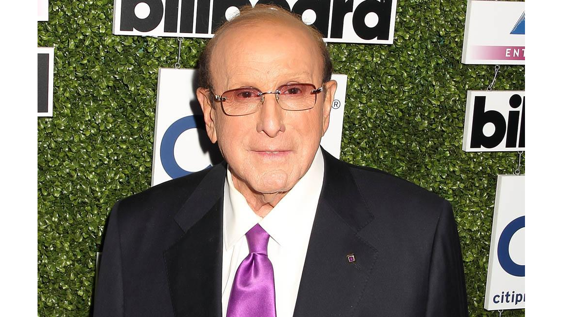 Clive Davis' Whitney shock - 8days