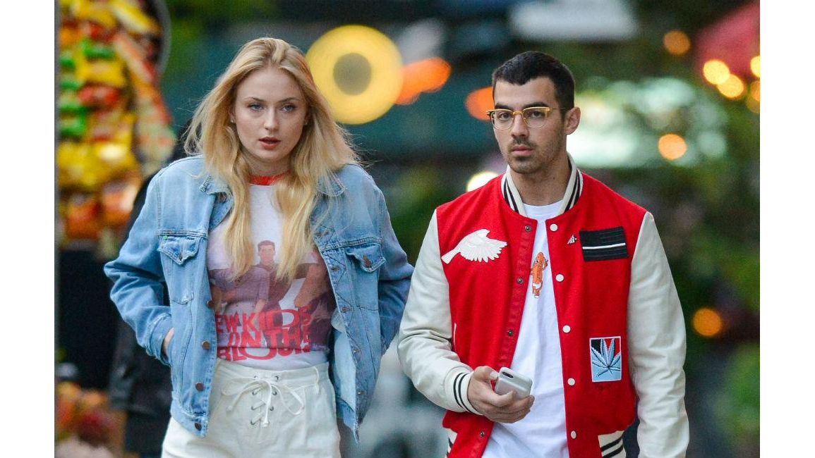 Sophie Turner and Joe Jonas pack on PDA - 8days