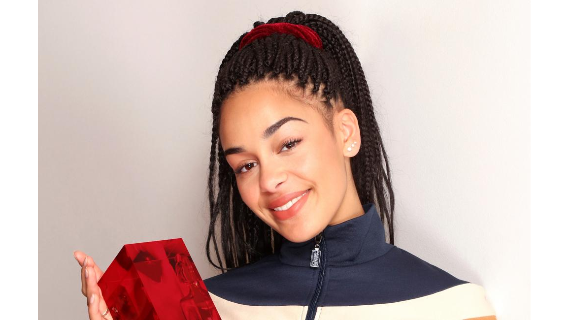 Jorja Smith met Drake whilst buying tampons - 8days