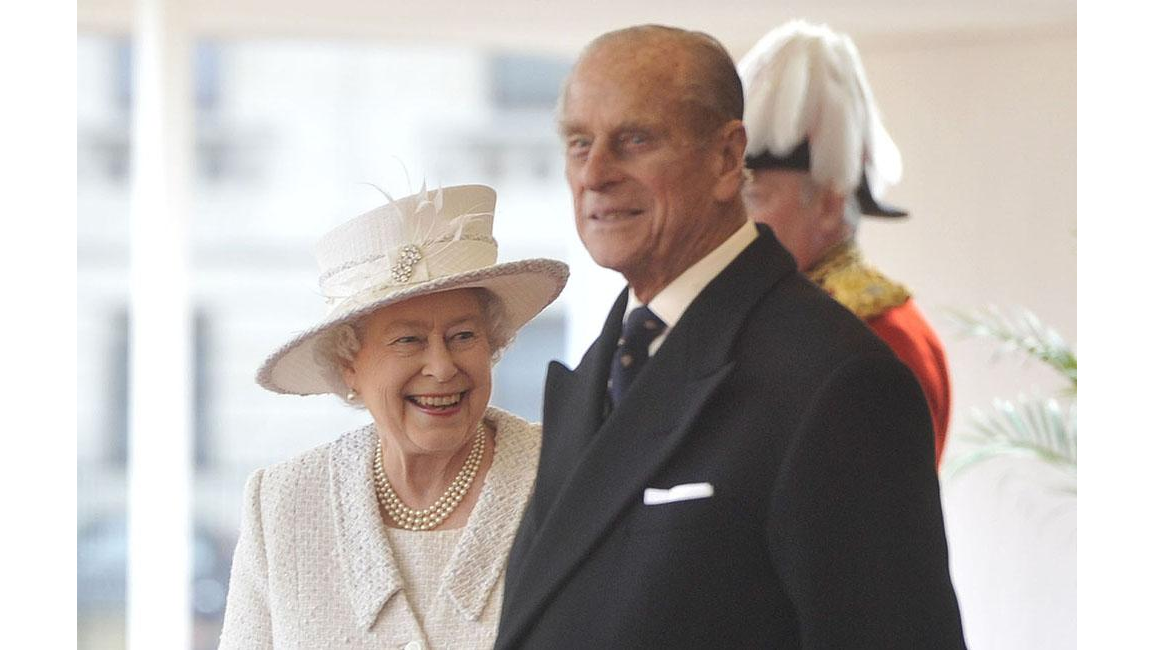 Queen Elizabeth and Prince Philip always laugh together - 8days
