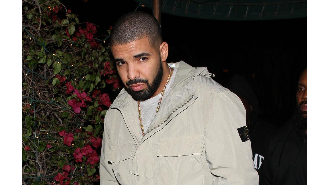 Drake slams fan for groping female concert-goers - 8days