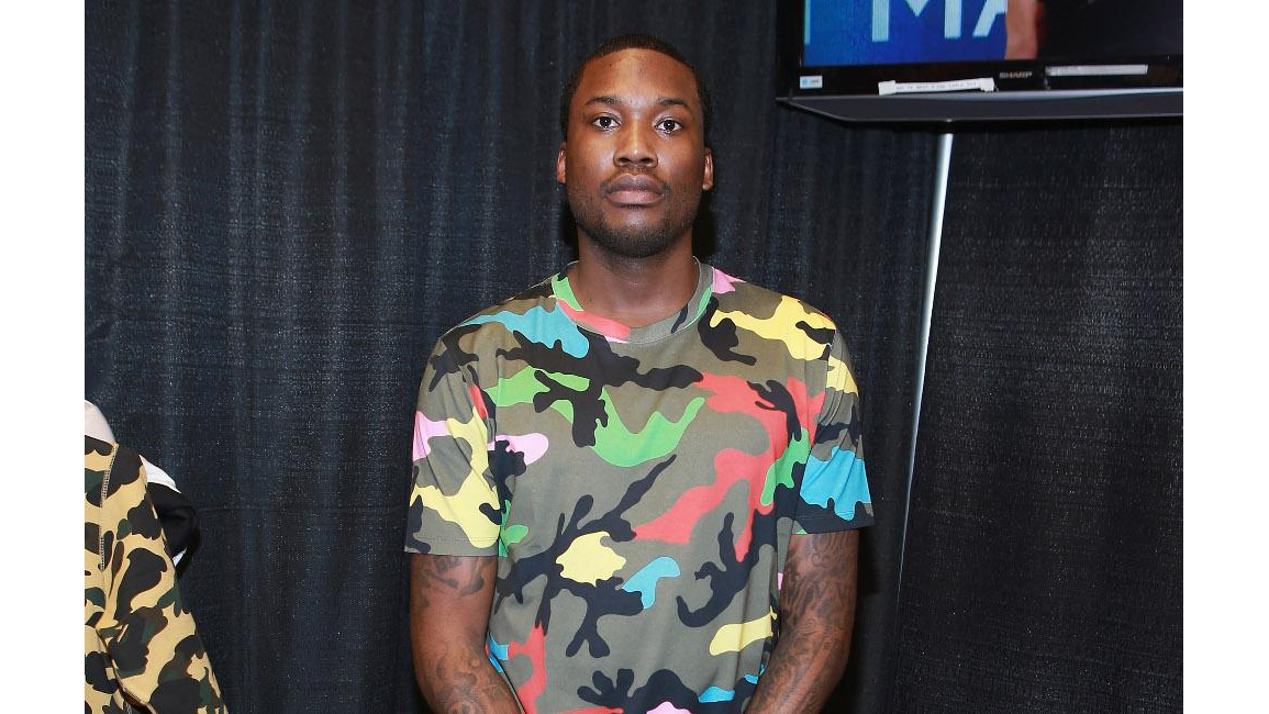 FBI 'launches a probe into Meek Mills' sentencing' - 8 Days