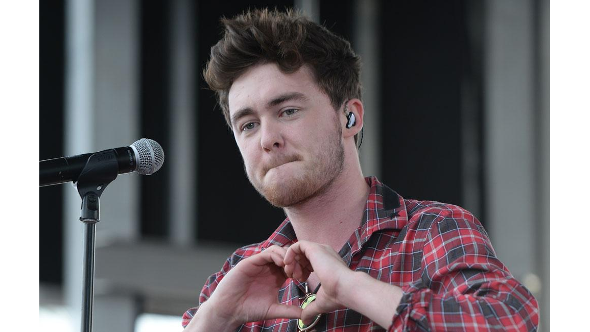 Jake Roche lives with Ed Sheeran - 8days