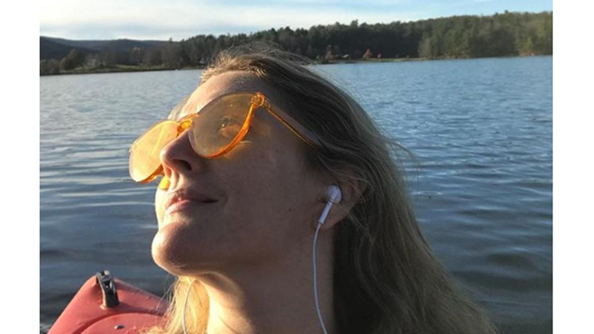 Drew Barrymore hits back at trolls - 8days