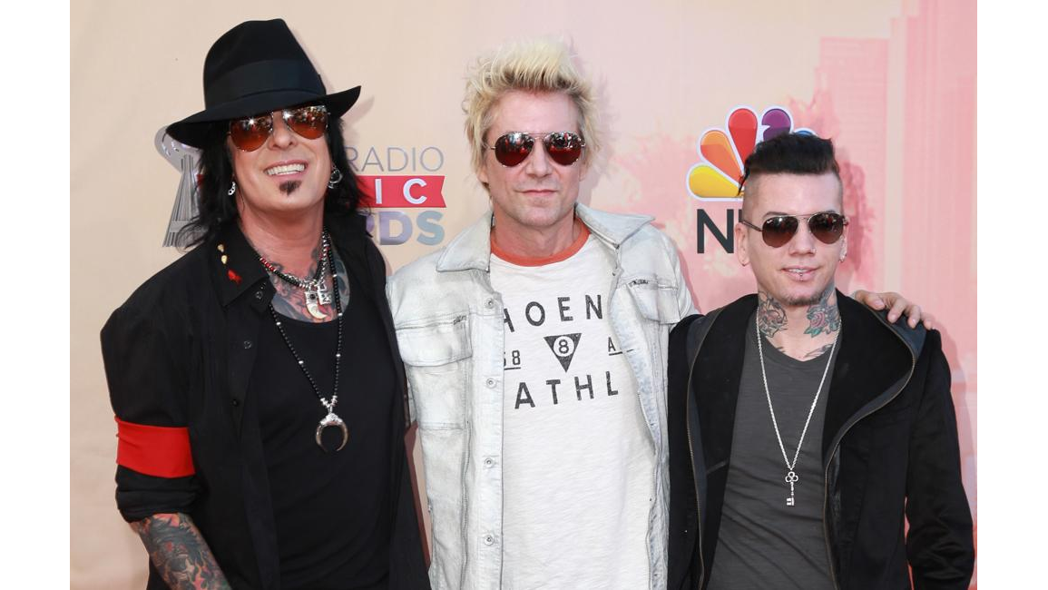 Sixx:A.M. on break - 8days