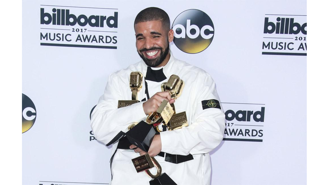 Drake celebrates 31st with bar mitzvah-themed birthday party - 8days