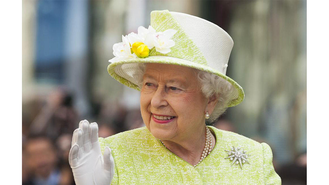 Queen Elizabeth acquires eco-friendly van - 8days