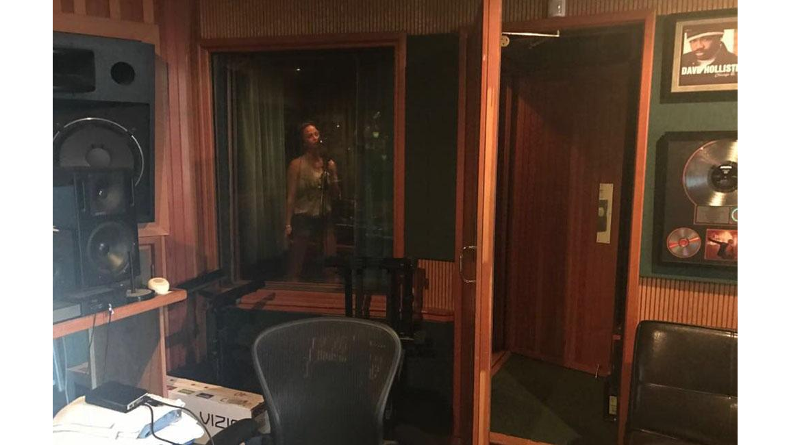 Sarah Harding is back in the studio - 8days