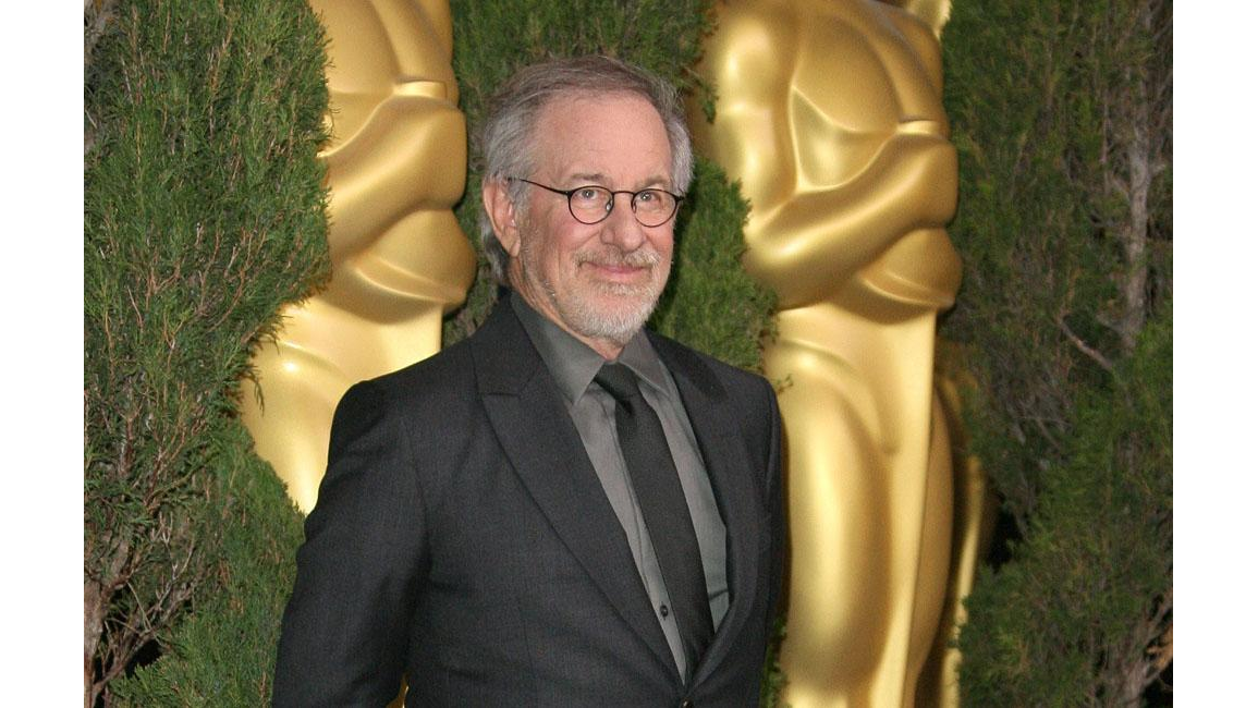 Steven Spielberg to produce Men In Black spinoff - 8days