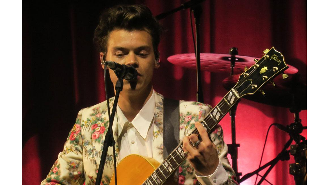 Harry Styles' One Direction tribute - 8days