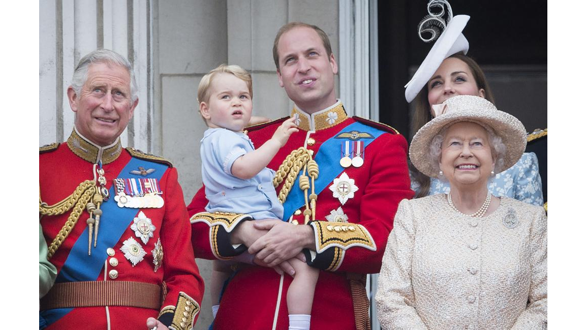 Prince William and Queen Elizabeth share 'special closeness' - 8days