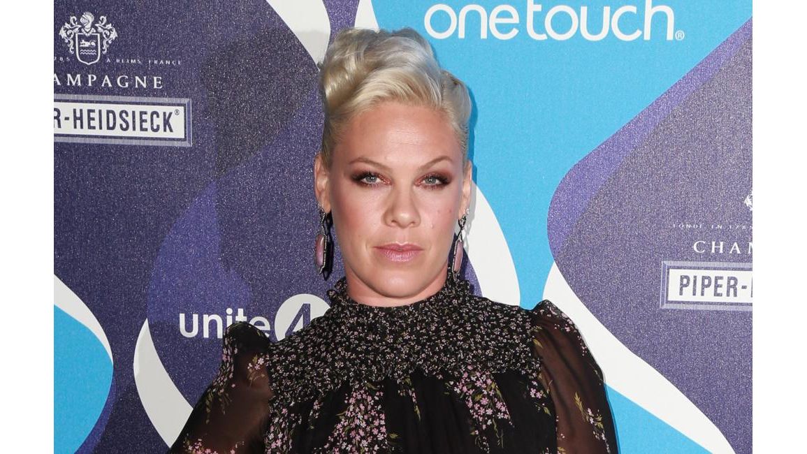 Pink's V Festival stage catches fire - 8days