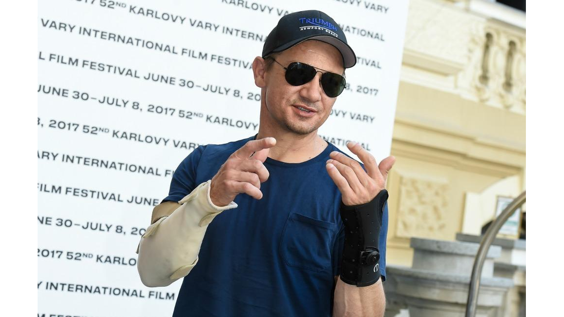 Jeremy Renner's best role is being a father - 8 Days