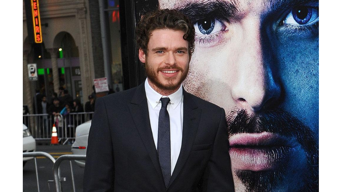 Richard Madden dating Ellie Bamber - 8days
