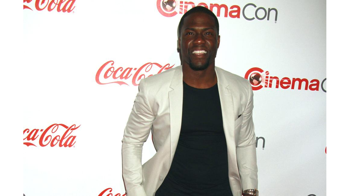 Kevin Hart's parties on yacht with DJ Irie for 38th birthday - 8days