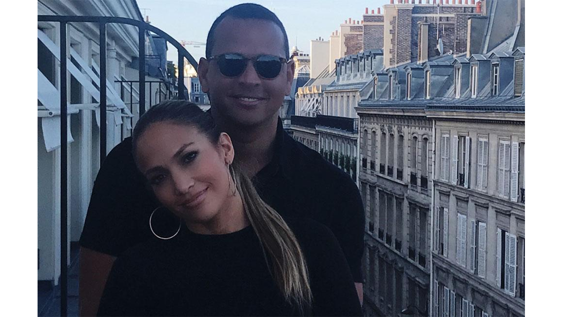 Jennifer Lopez and Alex Rodriguez loved up - 8days