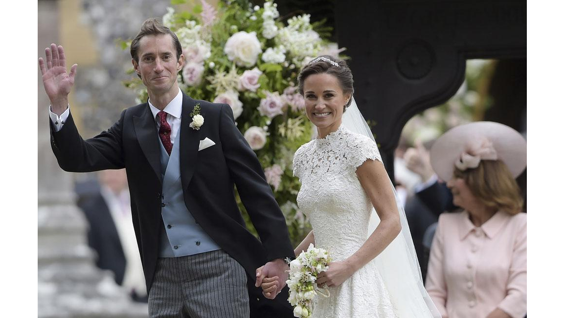 Pippa Middleton and husband land in Perth - 8days