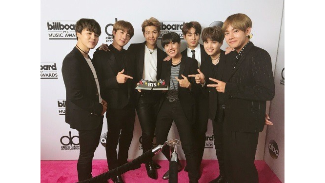 BTS Wins First Award at the ′2017 Billboard Music Awards′ - 8days