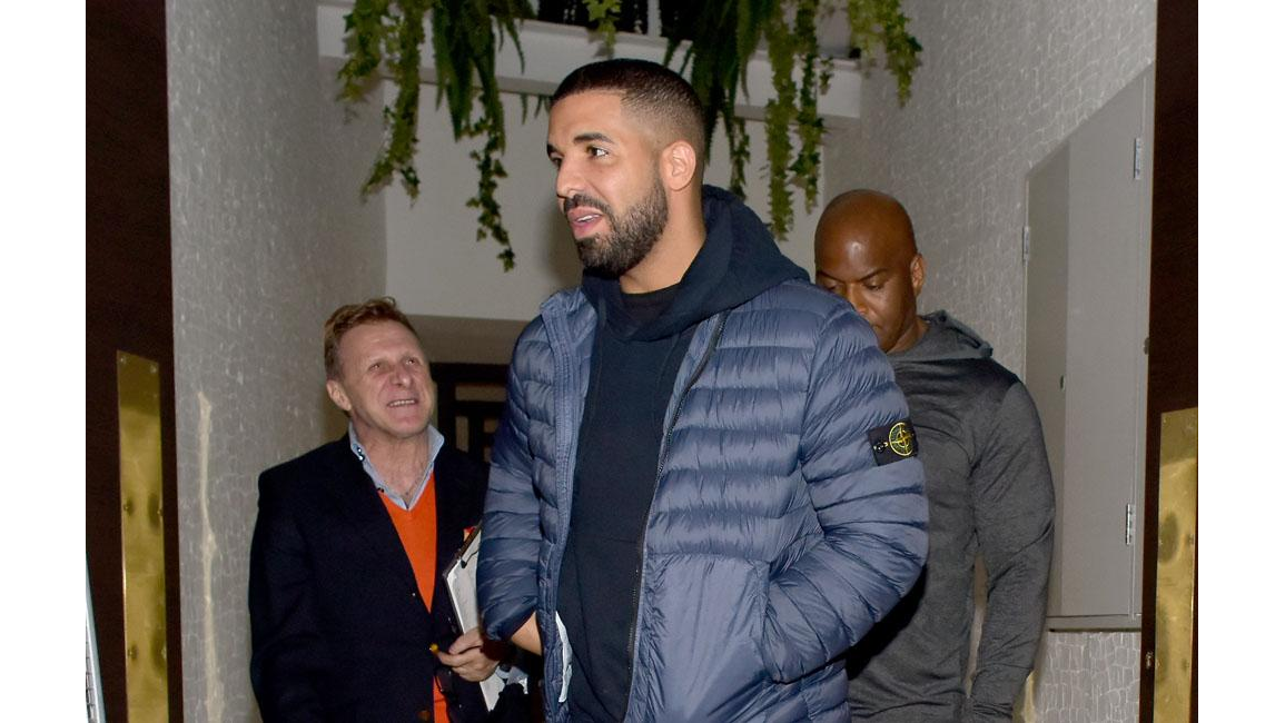 Drake 'invited Irish glamour model on tour' - 8days