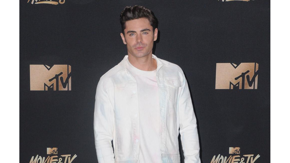 Zac Efron asks his brother for dating advice - 8days