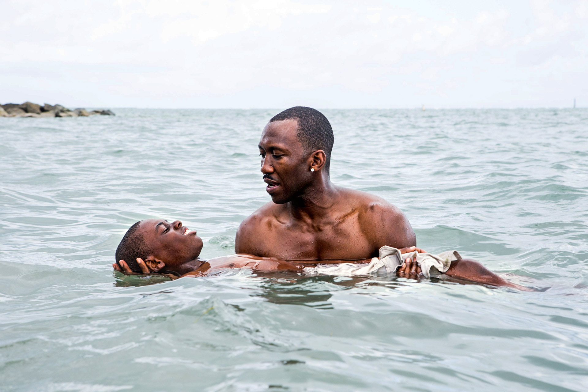 'Moonlight' Is A Hypnotically Heartbreaking Coming-Of-Age Drama - 8days
