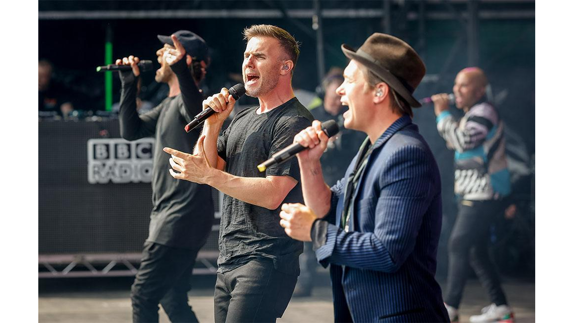 James Corden's Take That dance greeting - 8days