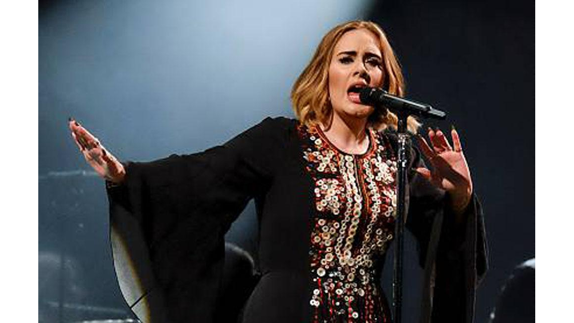 Adele shoots $20s into the audience in first Australian gig - 8days