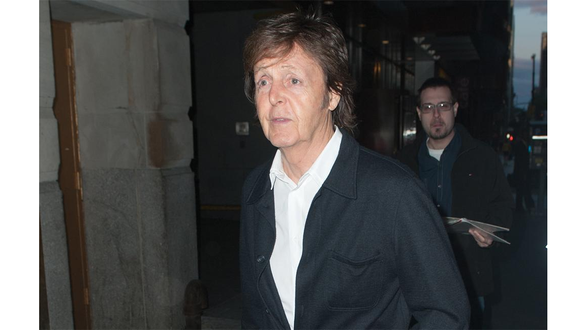 Sir Paul McCartney is a 'talented magician' - 8days