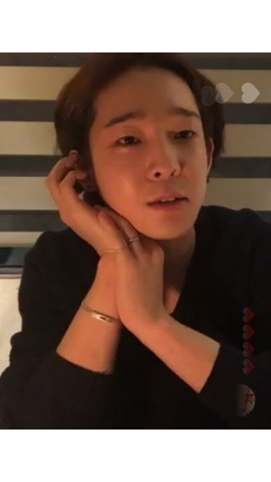 Former Winner Member Nam Tae Hyun Greets Fans Through Live Video - 8days