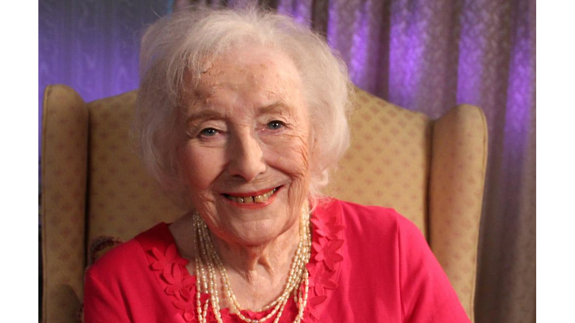 Vera Lynn set to be oldest singer to storm UK charts - 8days