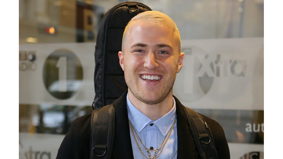 Mike Posner mourning late father - 8days