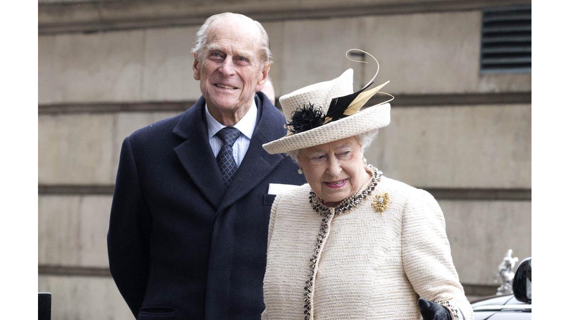 Queen Elizabeth's first public appearance following cold - 8days