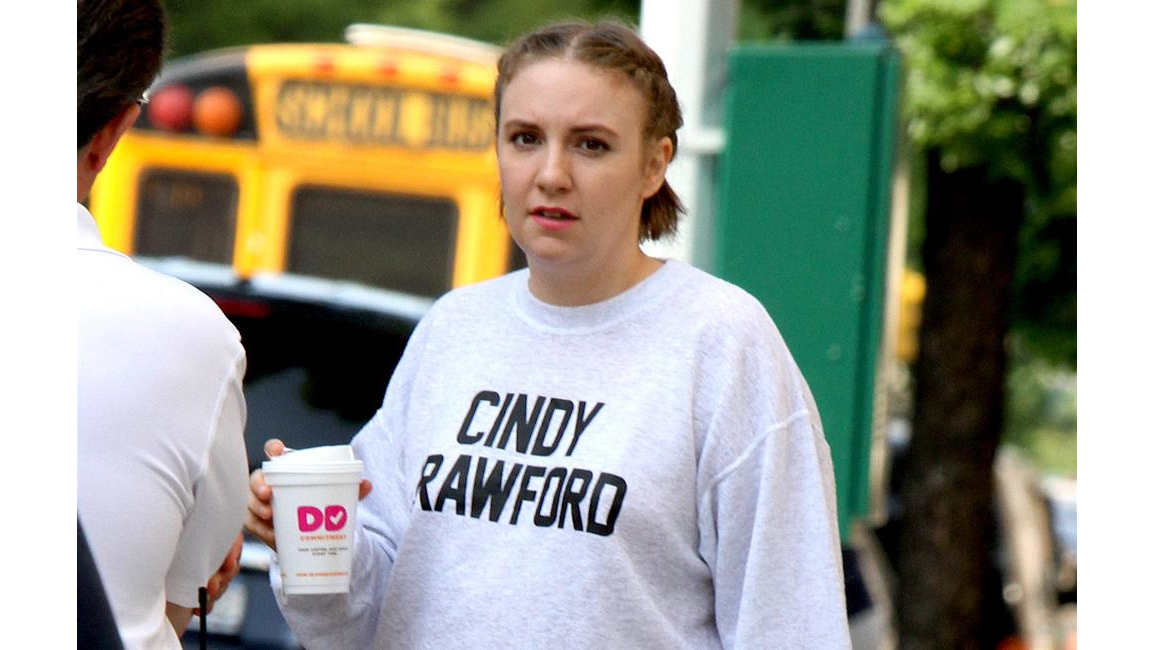 Lena Dunham was lonely on set - 8days