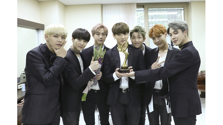 BTS Accepts Prestigious Award at the ′2016 Korean Pop Culture and Arts ...