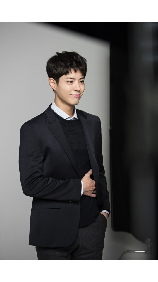 Park Bo Gum Models Interview Looks for the Young Professional - 8days