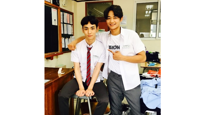 SHINee′s Key and Minho Share Friendly Photo on Set of ′Drinking Solo ...