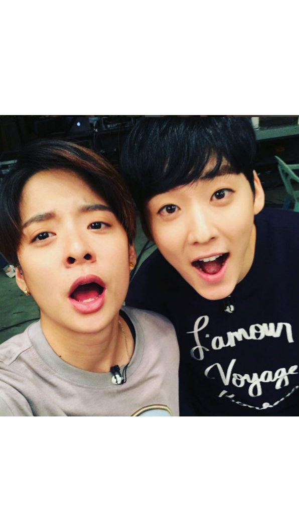 U-KISS′ Kevin Shares Adorable Message from f(x)′s Amber - 8days