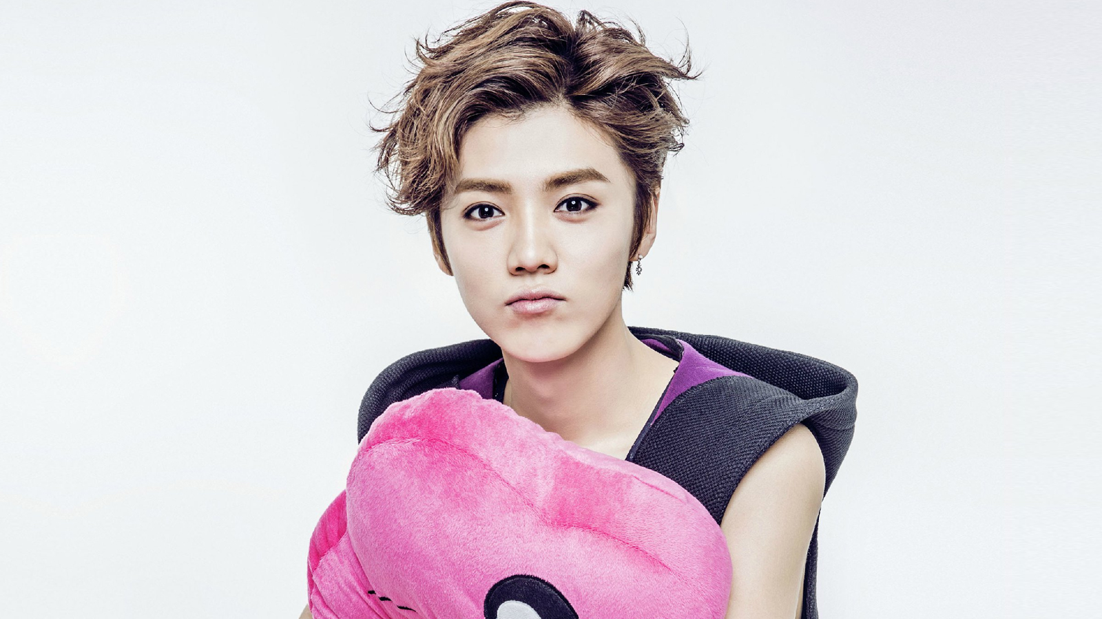 Luhan denies baby rumours - 8days