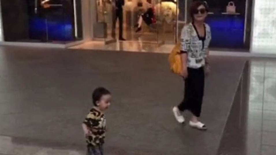 Fish Leong’s son is starting to walk on his own - 8days